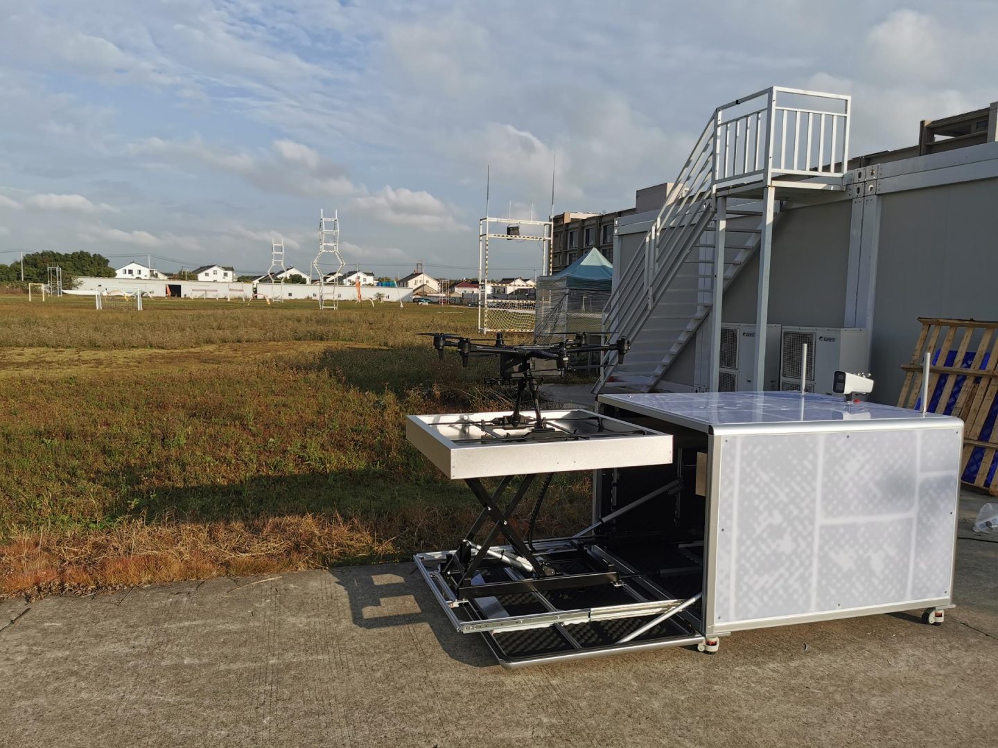 HEISHA robot charging dock R80s works with Yuneec drone for a smart ...