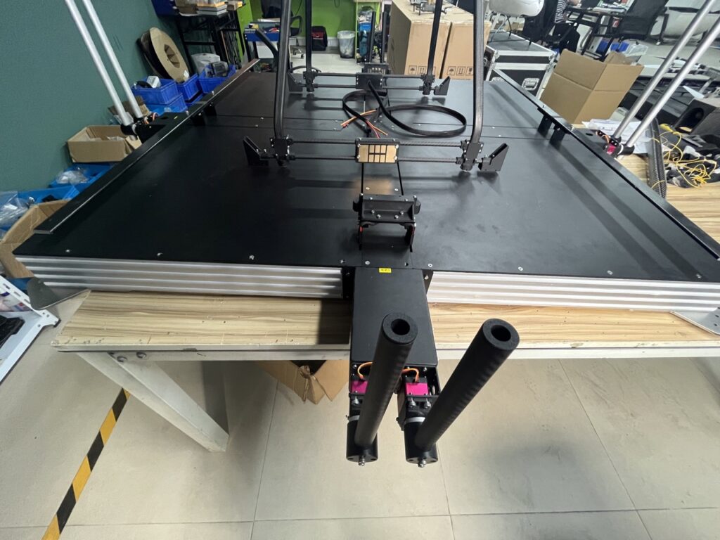 Multi-rotor drone charging pad with propeller retraction structure ...